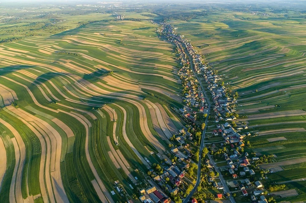 The Poland Town Where Everyone Lives On One Street - BAM